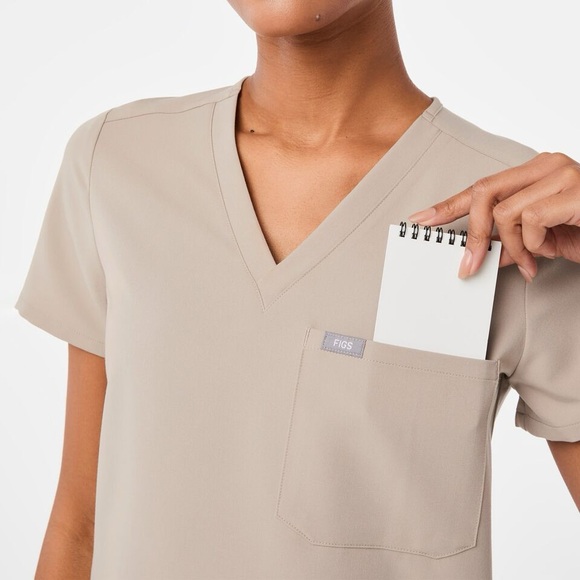 Figs | Tops | Nwt Figs Catarina Onepocket Scrub Top Xs Taupe | Poshmark